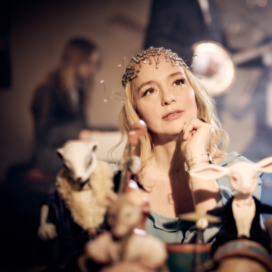 LISA EKDAHL – Sony Music Store